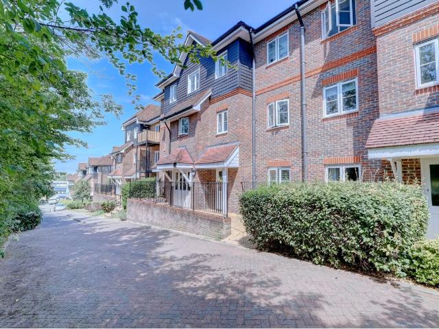 Freer Crescent, High Wycombe, Buckinghamshire HP13, 2 bed flat to rent, £1,450 pcm | PrimeLocation