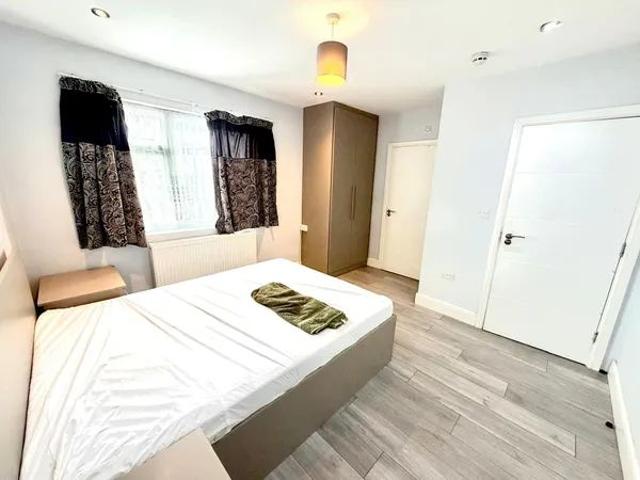 Fremantle Road, Ilford, IG6, Property for rent