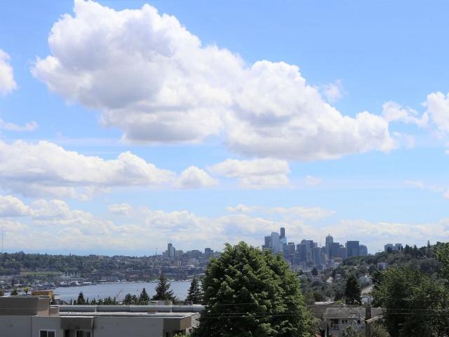 Fremont Court 2 Bedroom Apartment for Rent at 4464 Fremont Ave N, Seattle, WA 98103 Fremont