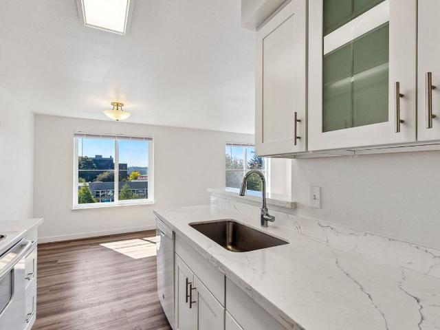 Fremont Court 2 Bedroom Apartment for Rent at 4464 Fremont Ave N, Seattle, WA 98103 Fremont
