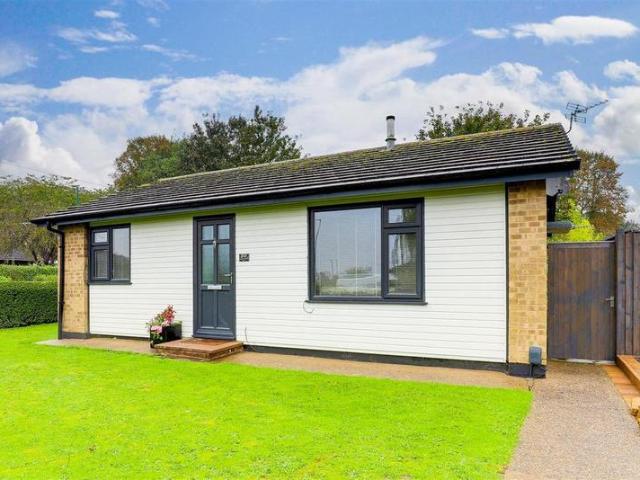 Fremount Drive, Beechdale NG8 2 bed detached bungalow for sale.