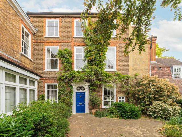 French Street, Sunbury On Thames TW16 1 bed flat to rent £1,695 pcm £391 pw