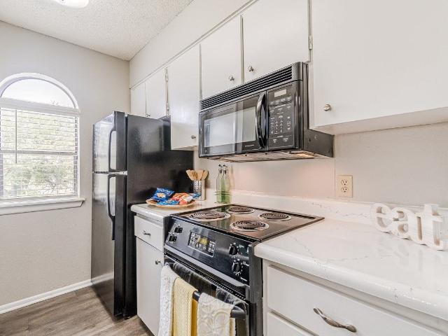 French Place Apartments 1 Bedroom Apartment for Rent at 109 W French Pl, San Antonio, TX 78212 Monte Vista