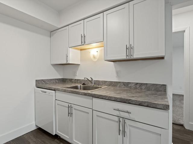 French Quarter Apartments 2 Bedroom Apartment for Rent at 25400 Basin St, Southfield, MI 48033