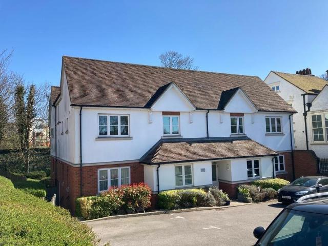 Frenches Road, Redhill 1 bed flat to rent £1,300 pcm £300 pw