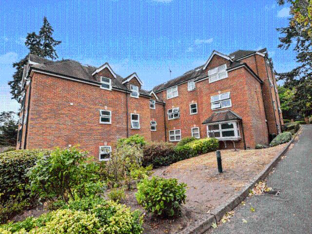 Frensham Road, Lower Bourne, Farnham GU10, 2 bed flat to rent, £1,500 pcm | PrimeLocation