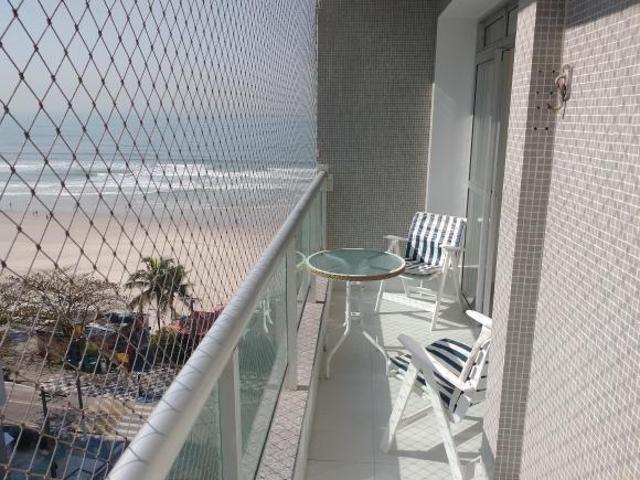Frente a Praia de Pitangueiras Guaruja