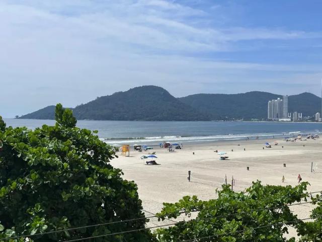 Frente Mar na Avenida Atlantica com 2 quartos 1 suíte Balneário Camboriú SC
