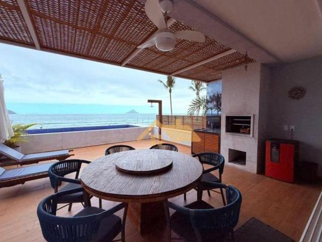 Frente Mar em Juquehy | Casa com 4 Suítes, Piscina e Vista Privilegiada