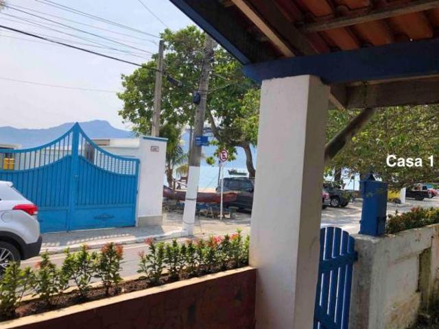 Frente para a Praia | 2 Casas Independentes + Terreno | Excelente Oportunidade de Investimento