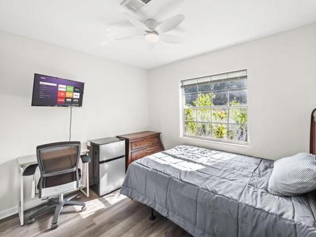 Fresh, Clean & Budget Friendly Hillcrest Rooms Available!