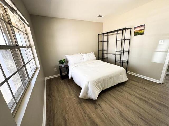 Fresh + Modern Near Forest Park | Huge Bedrooms | Fast WiFi | Outdoor Space
