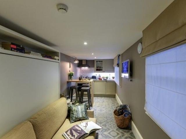 Fresh new Accom* in July ideal Students&Young Profs