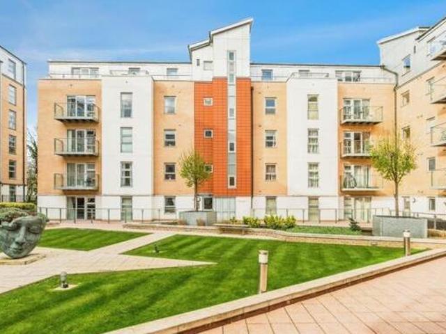 Freshmans House, Queen Mary Avenue, 3 Bedroom Flat