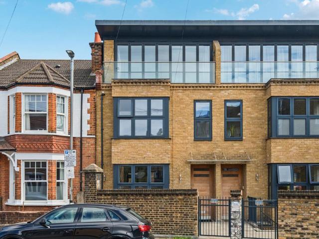 Freshford Street, Earlsfield, London. 4 bed house to rent £5,000 pcm £1,154 pw