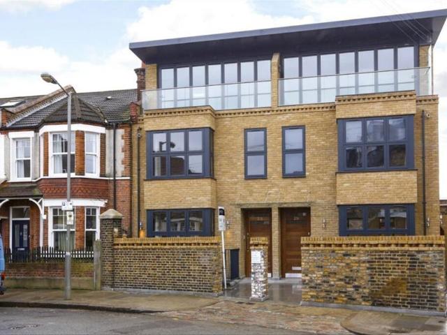 Freshford Street, London SW18 4 bed flat to rent £5,000 pcm £1,154 pw