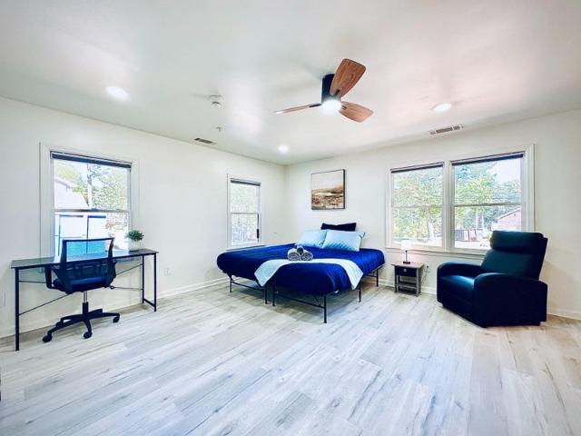 Freshly Bright Home With Big Window –MoveIn Ready