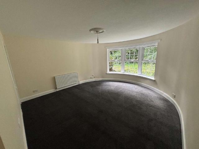 Freshly decorated 3 bedroom semi detached bungalow in the conservation village of Coaltown of Wemyss. The property is situated in close proximity to the town o
