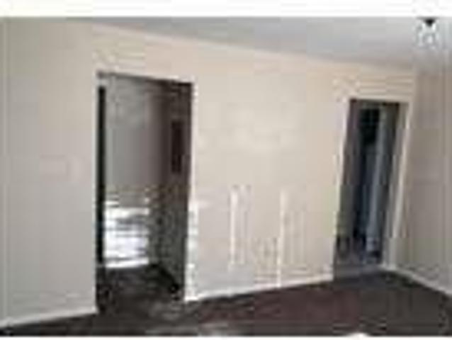 FRESHLY PAINTED 2 BEDROOM 1 BATH APARTMENT. Parking Available!