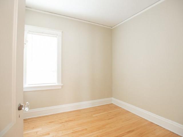 Freshly Renovated 2BR Apartments Near UWM – Heat Included 2 Bedroom Apartment for Rent at 1704 E Locust St, Milwaukee, WI 53211 Cambridge Heights