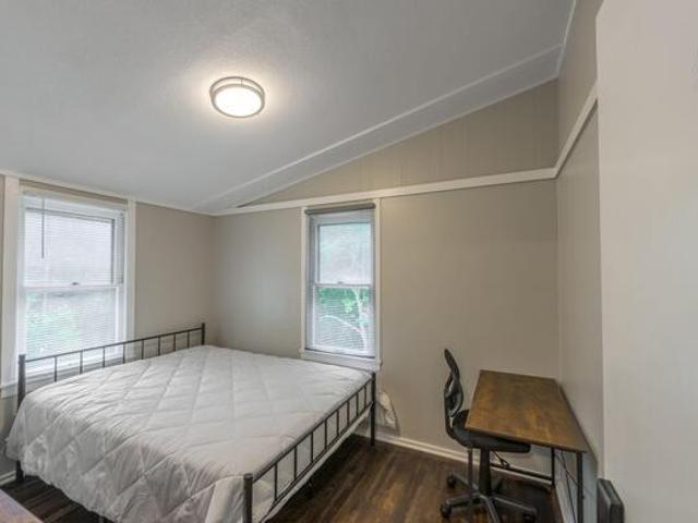 Freshly Renovated & Cozy Home in Independence
