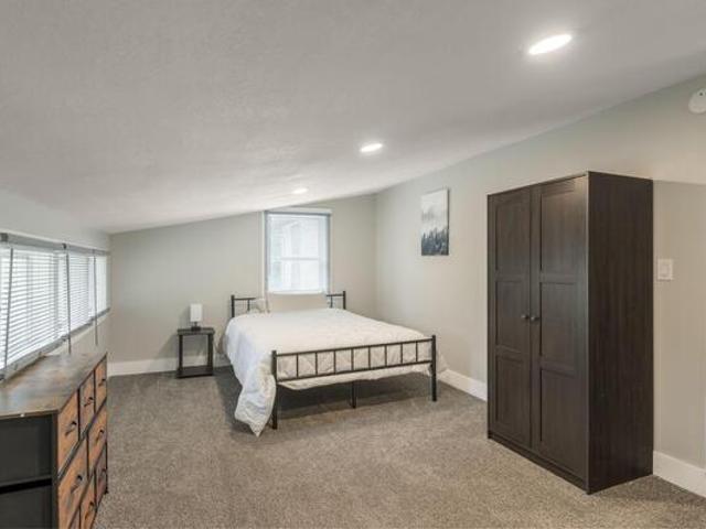 Freshly Renovated & Cozy Home in Independence