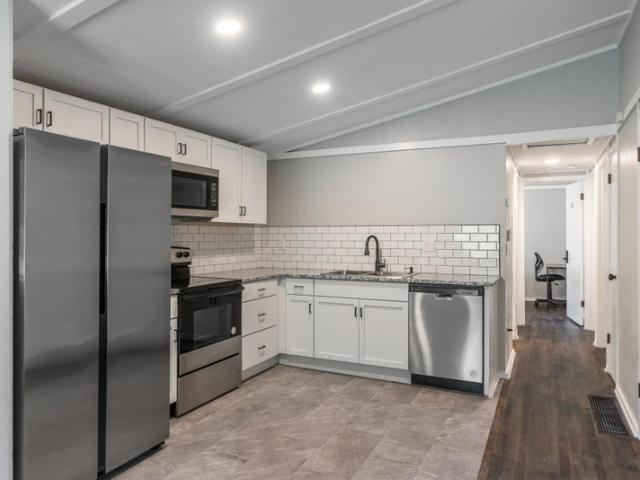 Freshly Renovated & Cozy Home in Independence