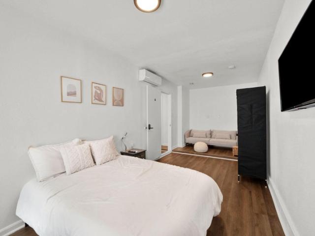 Freshly Renovated Houston Home with Awesome Amenit