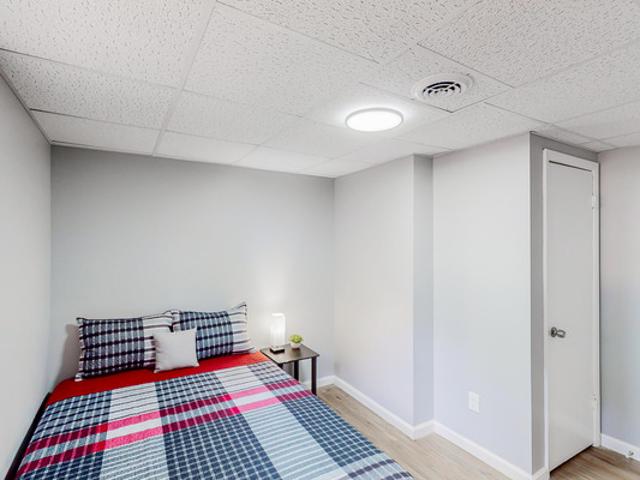 Freshly Upgraded Home High Speed Wi Fi 600Mbps Biweekly Cleaning Easy access to the 85 Onsite Parking Smart Lock Rooms