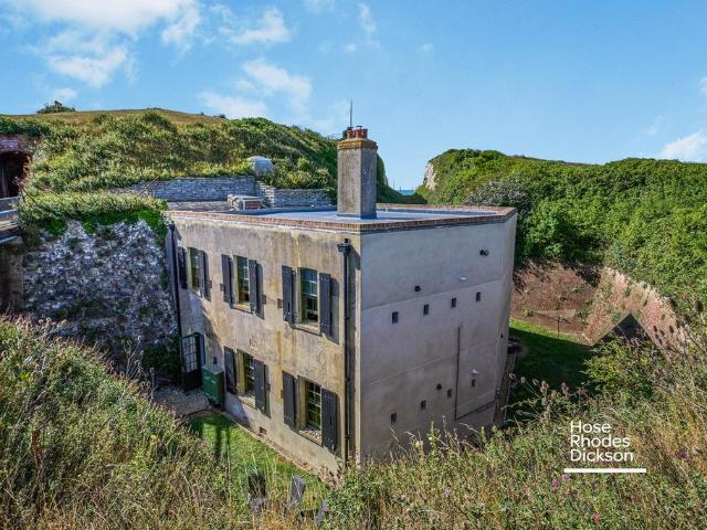 Freshwater Bay, PO40 3 bed flat to rent £1,645 pcm £380 pw