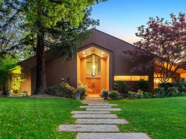 2273 W Dovewood Ln, Fresno, CA 93711