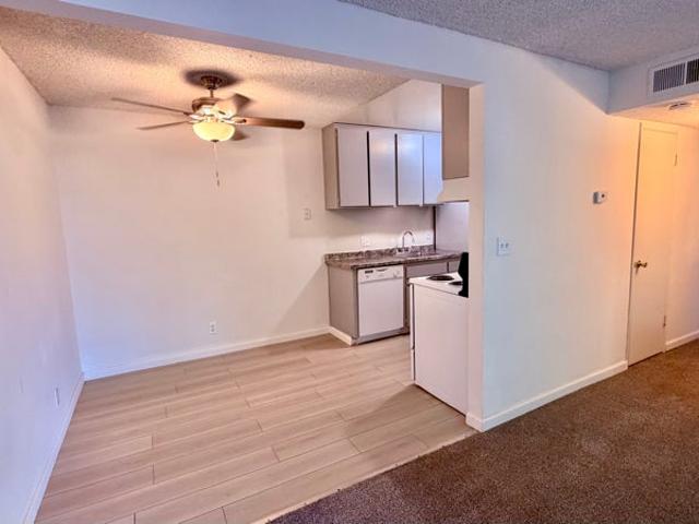 FRESNO STATE 1BR w BALCONY_$1,200!