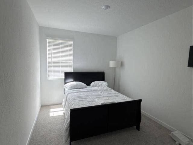 FRESNO* private room $900 930/mo