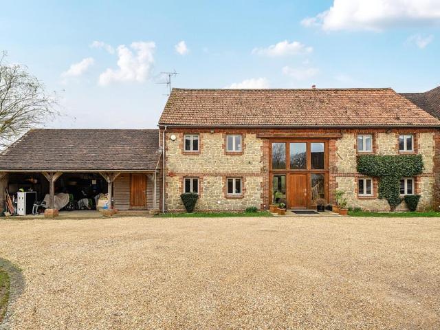 Frith End, Hampshire GU35 5 bed house to rent £4,900 pcm £1,131 pw