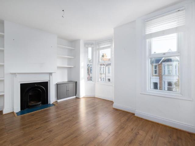 Frith Road, London, E11 1 bed flat to rent £1,700 pcm £392 pw