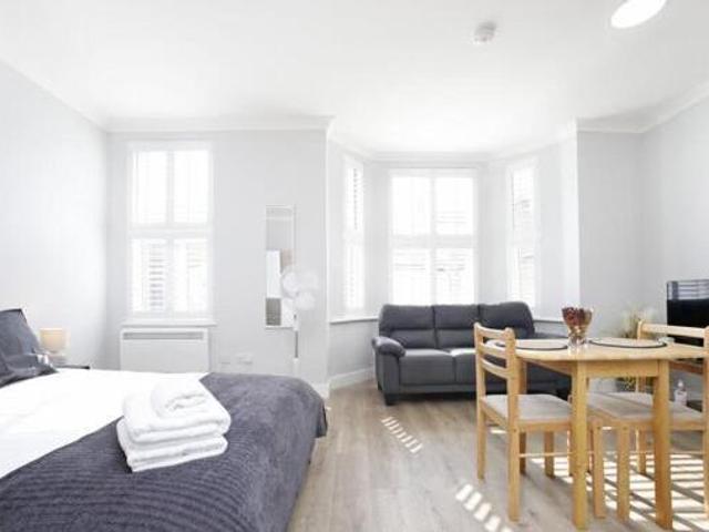 Frithville Gardens, London, Studio Flat For