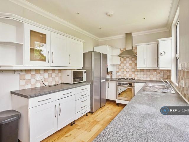 Frithville Gardens, London, W12 4 bed maisonette to rent £4,290 pcm £990 pw
