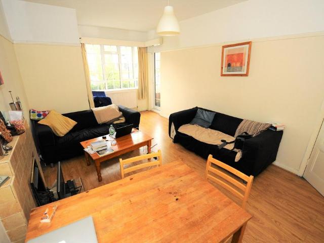 Frithville Gardens, London, W12 7JJ 3 bed flat to rent £3,250 pcm £750 pw