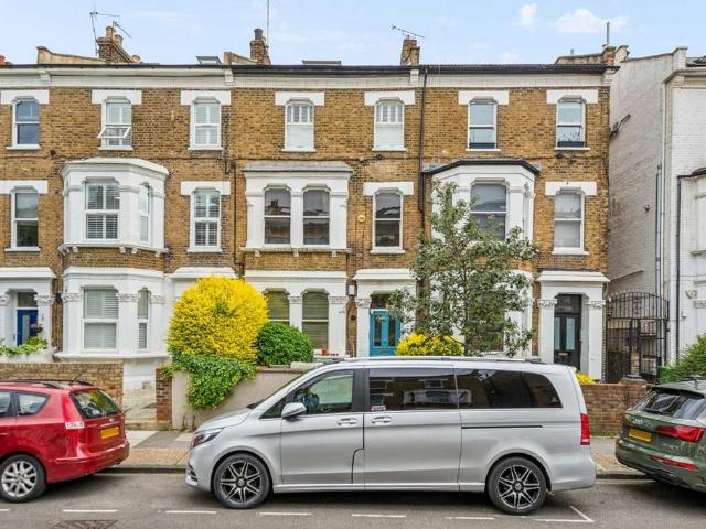 Frithville Gardens, London W12 2 bed flat to rent £2,492 pcm £575 pw