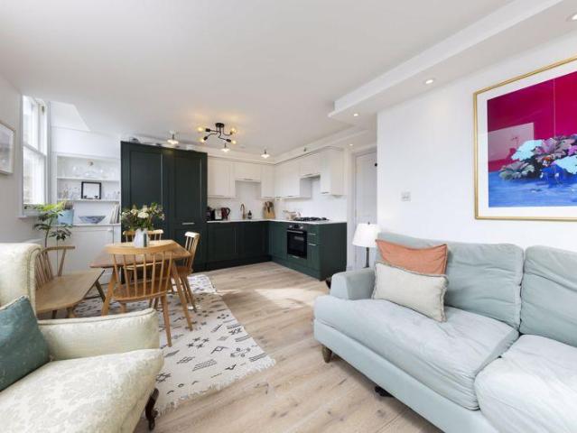 Frithville Gardens W12 2 bed flat to rent £2,383 pcm £550 pw