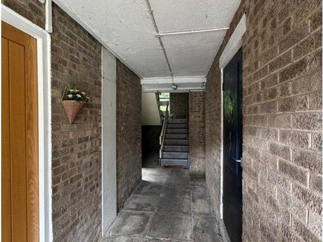 Frizley Gardens, Bradford BD9, 2 bed flat to rent, £800 pcm | PrimeLocation