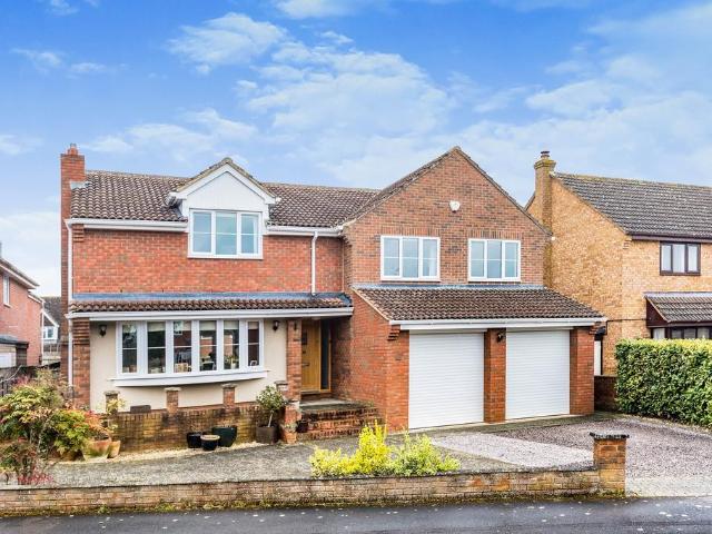 Friars Close, Shrivenham, Swindon, SN6 4 bed house to rent £2,990 pcm £690 pw