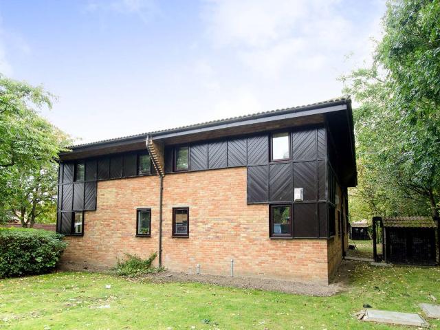 Friars Mead, Canary Wharf, London E14, 2 bed flat to rent, £1,800 pcm | PrimeLocation
