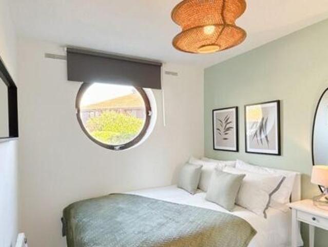 Friars Mead, London, 1 Bedroom Ground