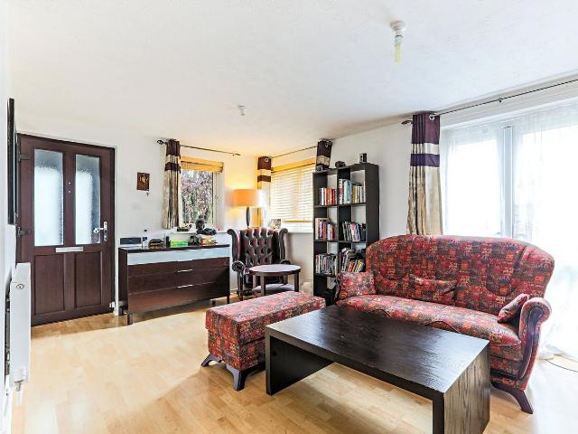 Friars Mead, London E14, 2 bed semi detached house to rent, £2,150 pcm | PrimeLocation