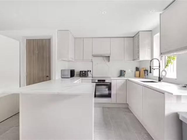 Friars Mead, London, E14 3JZ