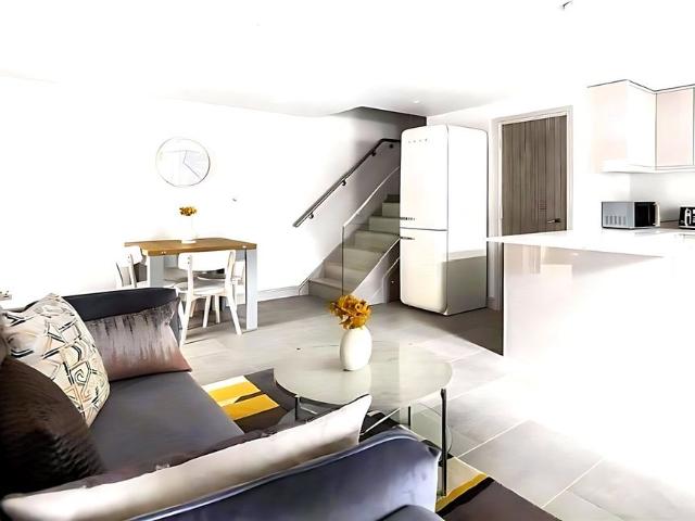 Friars Mead, London E14, 4 bed flat to rent, £4,000 pcm | PrimeLocation