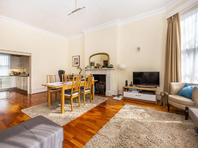 Friars Stile Road Richmond TW10 2 bed flat to rent £3,300 pcm £762 pw