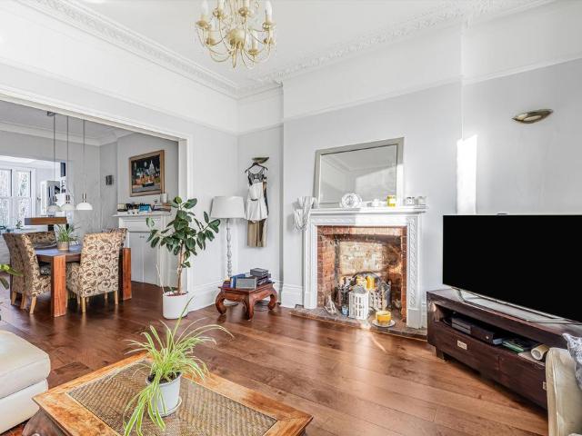 Friars Stile Road, Richmond, TW10 3 bed flat to rent £8,500 pcm £1,962 pw