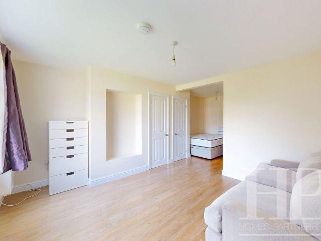 Friars Rookery, Crawley RH10, Room to rent, £850 pcm | PrimeLocation